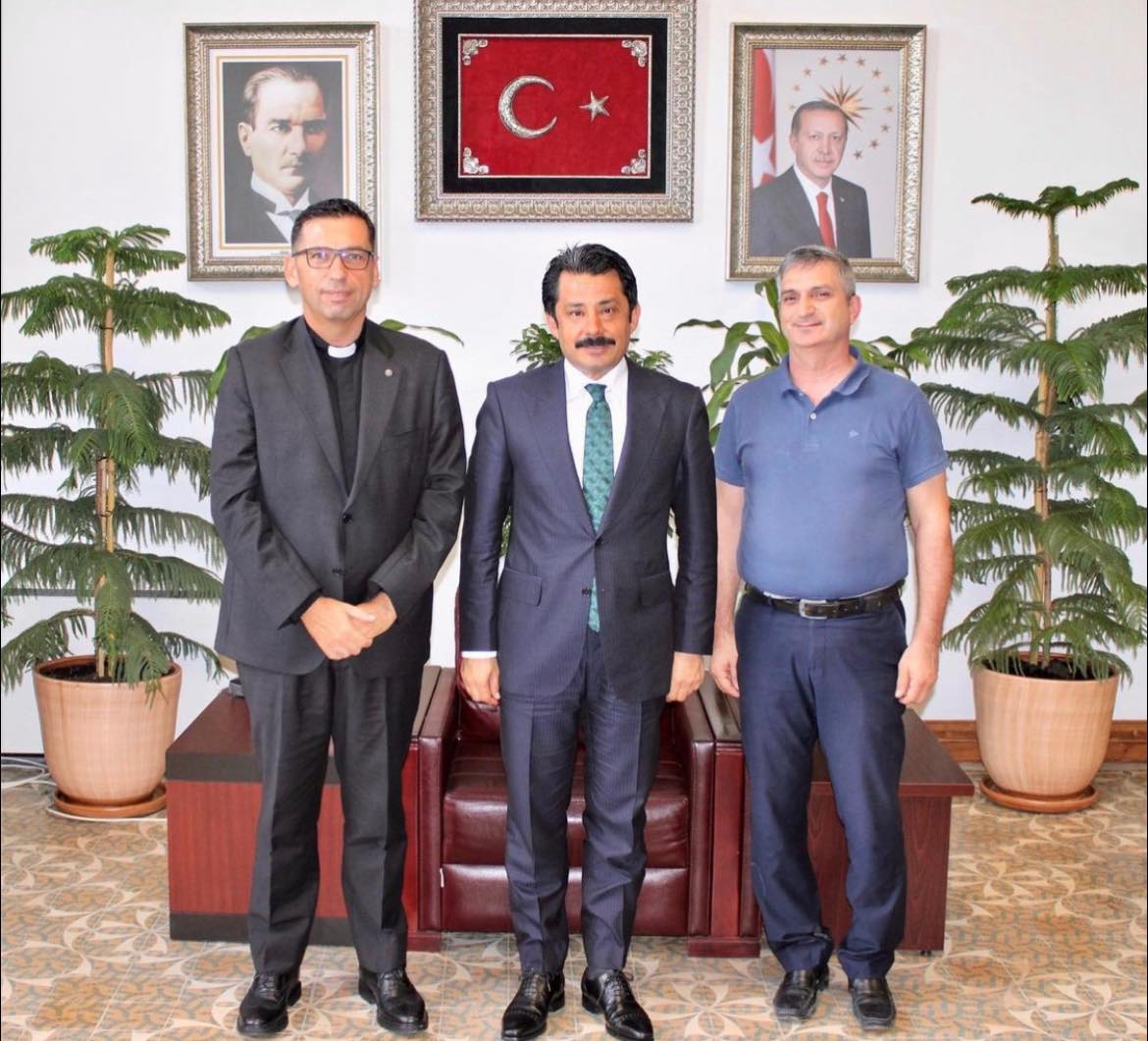 İskenderun Katolik Kilisesi'nin, İskenderun Kaymakamı'na Ziyareti - SAT ...