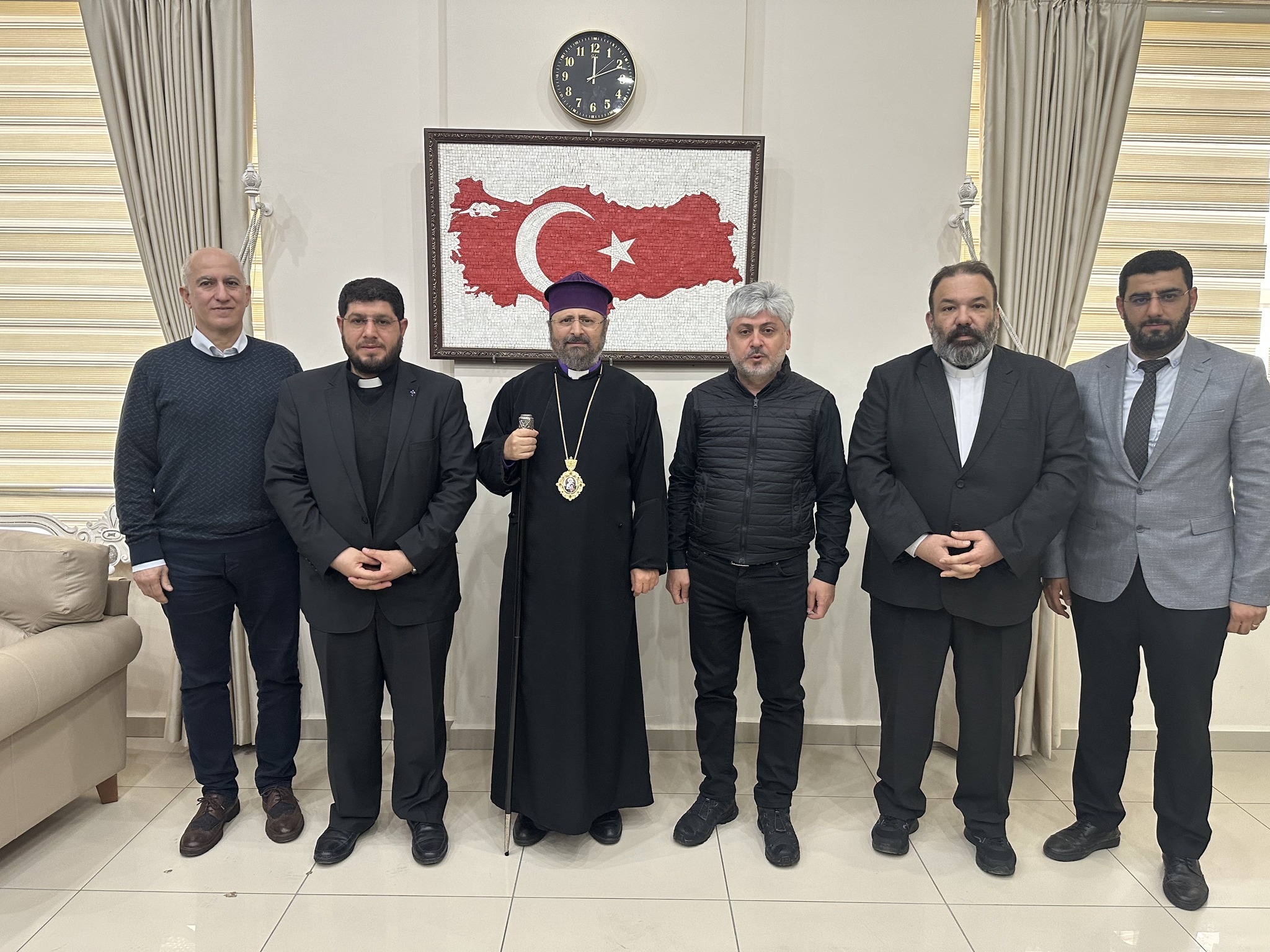 Patrik Sahak II, Afet Bölgesini Ziyaret Etti - SAT-7 TÜRK HABER